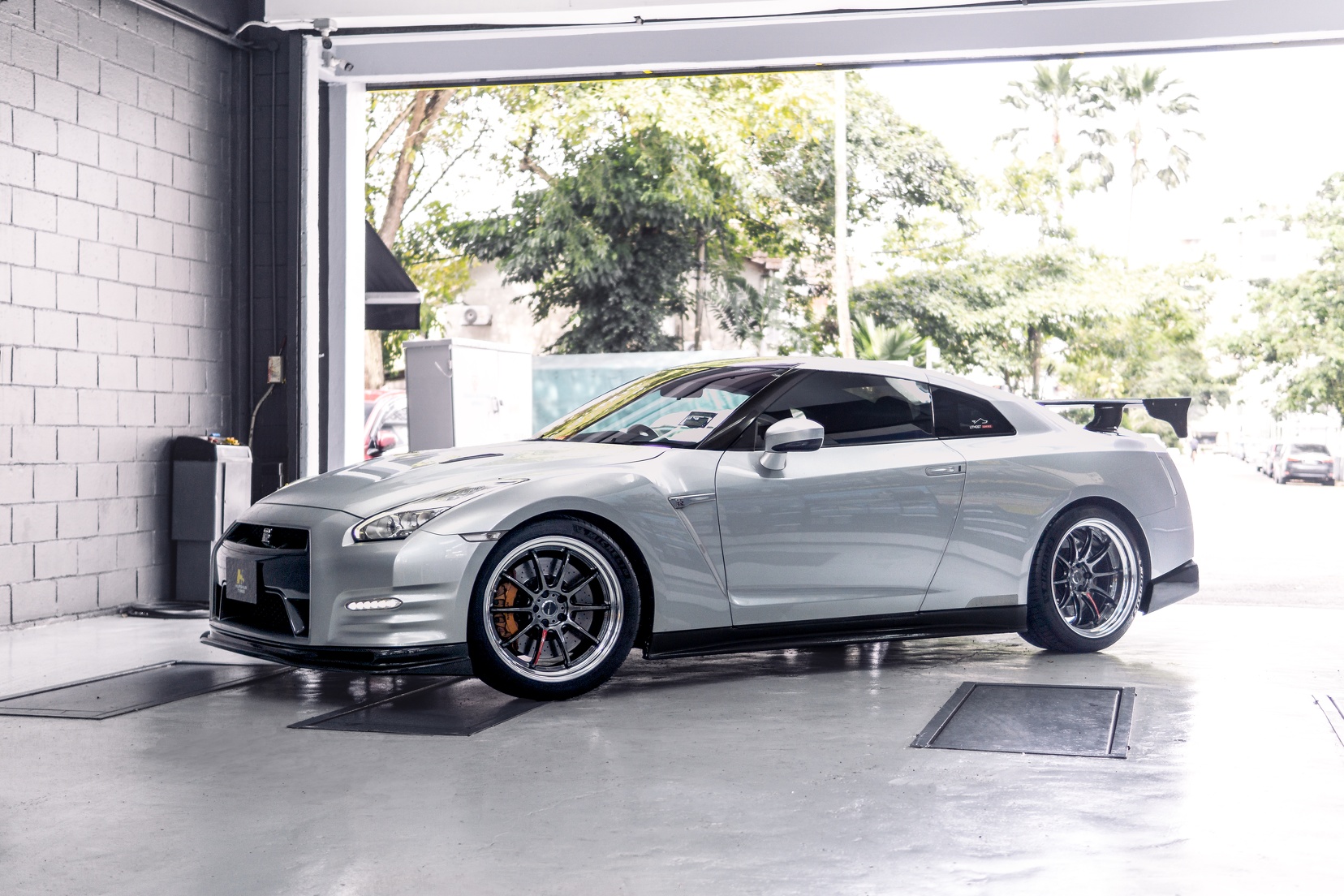 NISSAN / R32～R34 GT-R / EMOTION ZR10 2P | WORK Photo Gallery