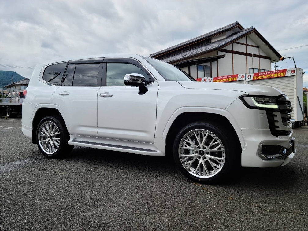 TOYOTA / LAND CRUISER / LS VAJRA SUV | WORK Photo Gallery