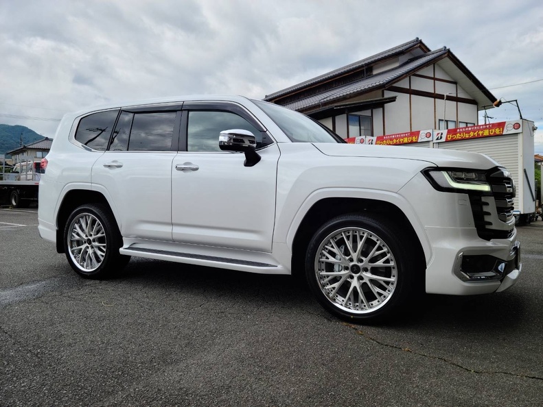 TOYOTA / LAND CRUISER / LS VAJRA SUV | WORK Photo Gallery