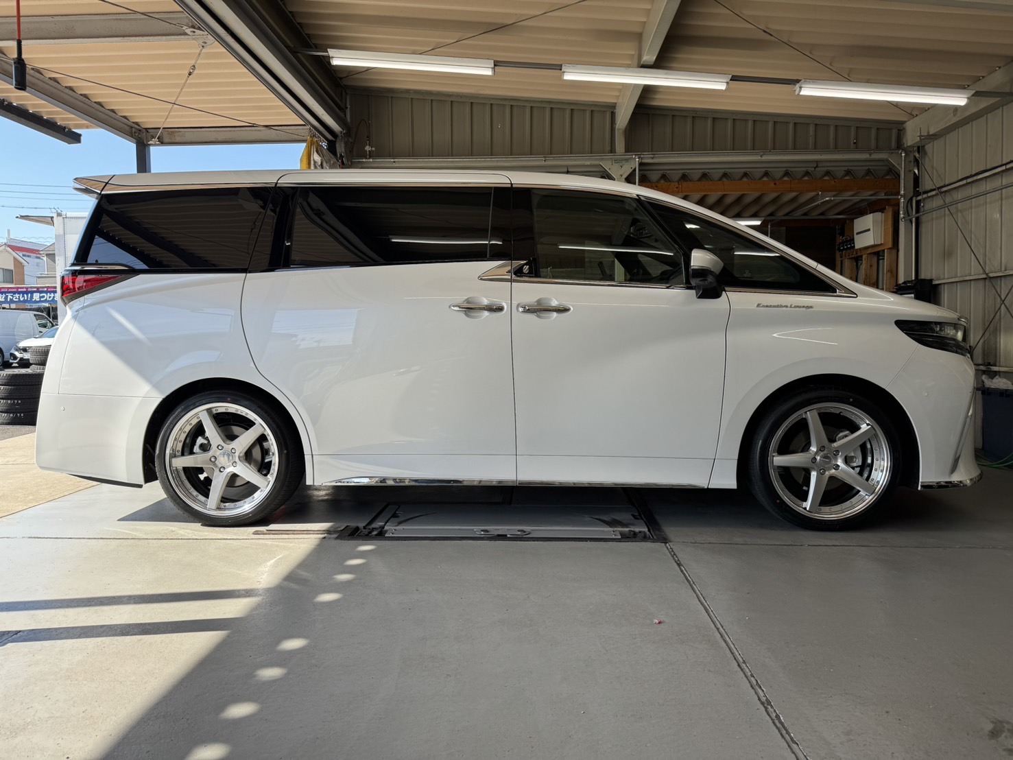 TOYOTA / ALPHARD & VELLFIRE / GNOSIS CVF | WORK Photo Gallery